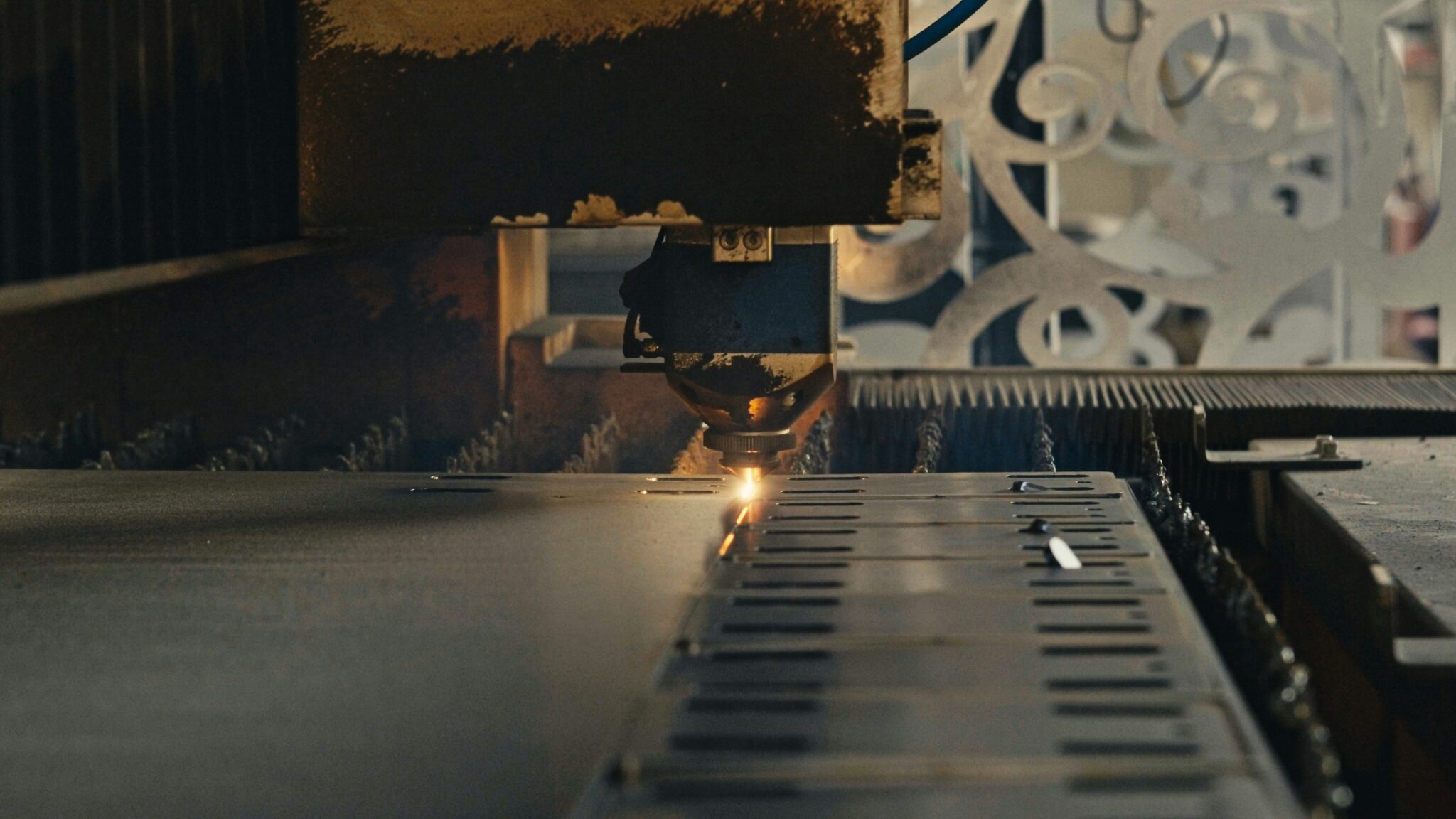 Laser Etching Aluminum vs Chemical Etching: Buyer’s Guide